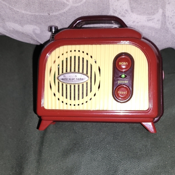 Portable Audio & Video | Retro Portable Radio With Auto Scan Red And ...